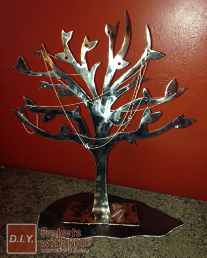 How to Make a Jewelry Tree Out of Metal